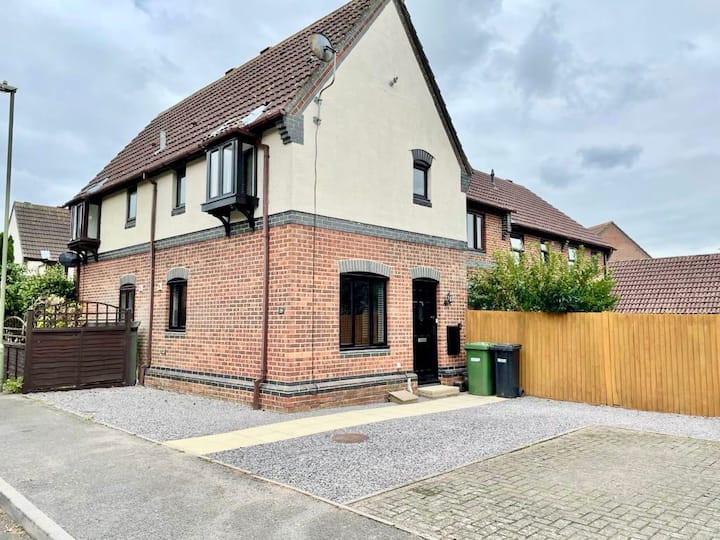 Hamble Village With Off Road Parking. - Southampton