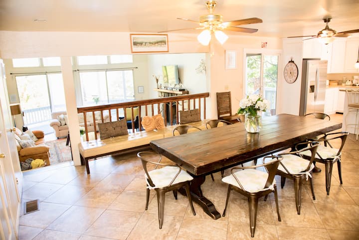 Lake Arrowhead Chic Mountain Home (New Updates!) - Lake Arrowhead, CA