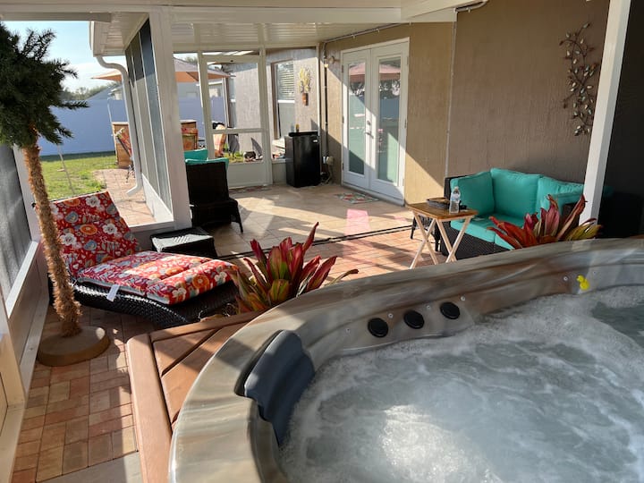 Cheerful 2 Residental Home With Hot Tub - Lake Wales, FL
