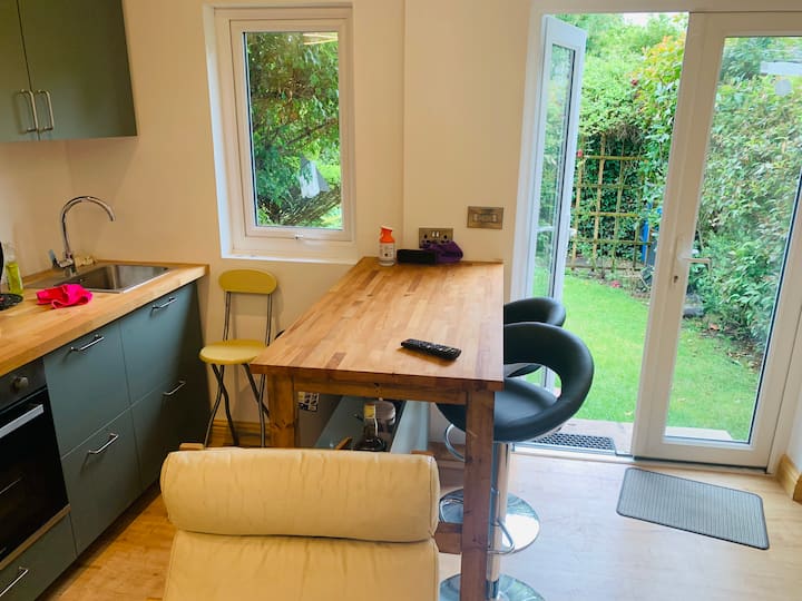 No Smoking Private Hideaway With Own Entrance - イギリス マンチェスター