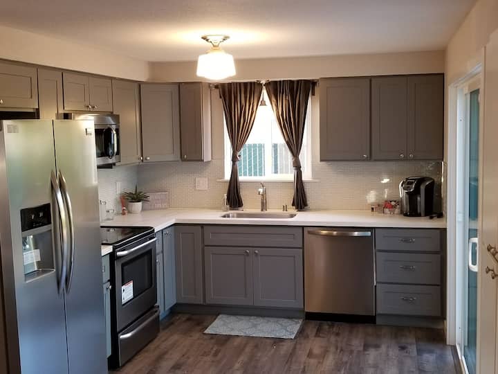 Beautiful Modern House In Tacoma Wa - Steilacoom, WA