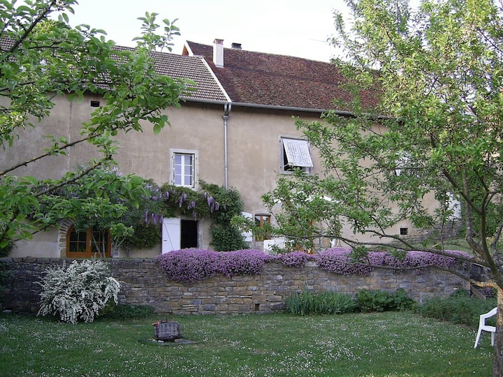 ''Le Jardin De Julia'' Bed & Breakfast - Château-Chalon