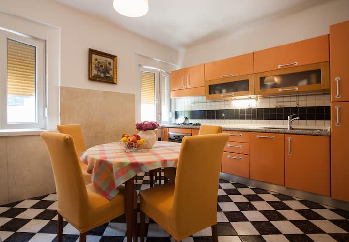 Comfort 2-bedroom Ap. Top Center With 2 Balconies - Split