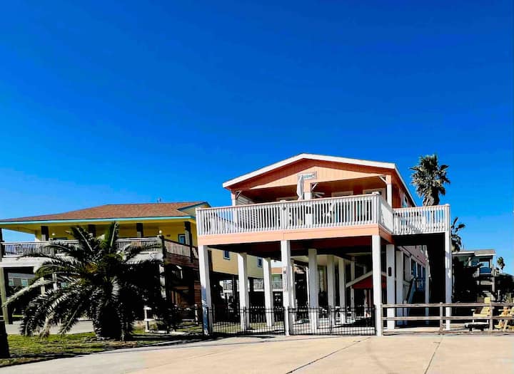 The Seasters’ House - Two Minute Walk To Beach!