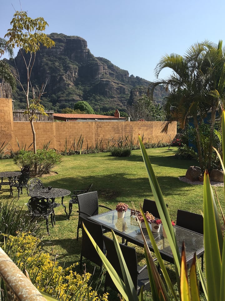 Casita Con Vista Al Cerro · 3 Hab Y 2 Baños - Tepoztlán