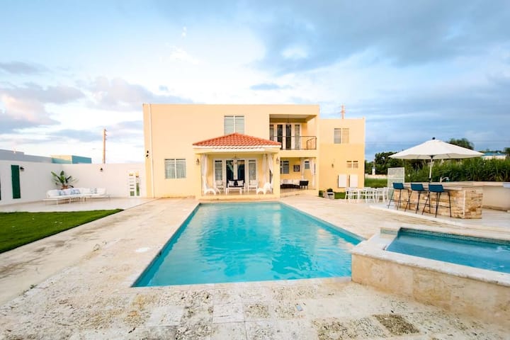 Tropical Retreat 5r Private Pool Sleep 20 - Aguadilla