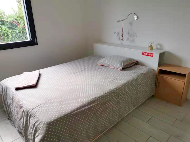 Chambre Fille Calme Dans Loft Près Centre Et Gare - Marmande