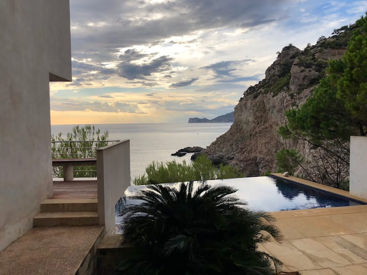 House By The Sea.  Villa Dragonera - Sant Elm