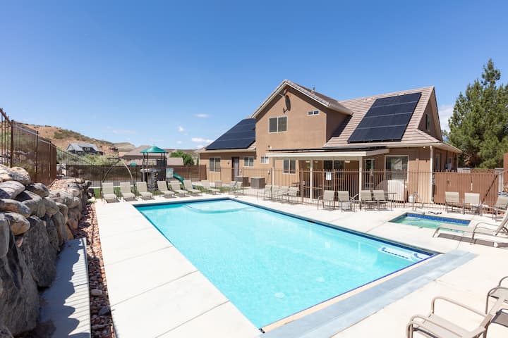 Zion's Landing Sleeps 32 - La Verkin, UT