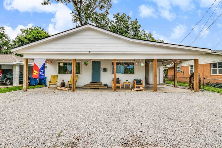 4 Bedroom Oasis - Middle Of Downtown Lafayette - Lafayette, LA