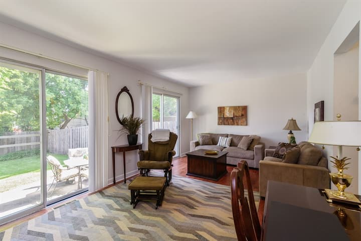 Barrington Village Townhome A - Barrington, IL