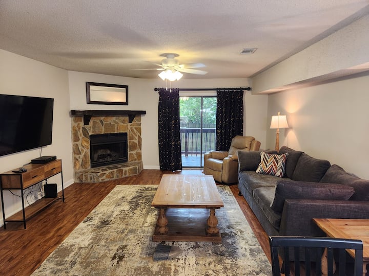 Tranquil 2 Bedroom Townhouse Close To Everything. - Adams Lake, Evans