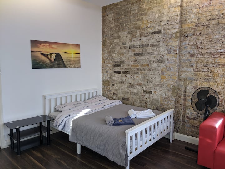 Studio 7 - 1st Floor Front Corner - Liverpool Street Station London