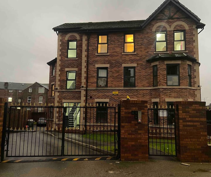 Lovely 3 Dbl Bed (Sleeps 6) Apt. Close To Centre. - Manchester