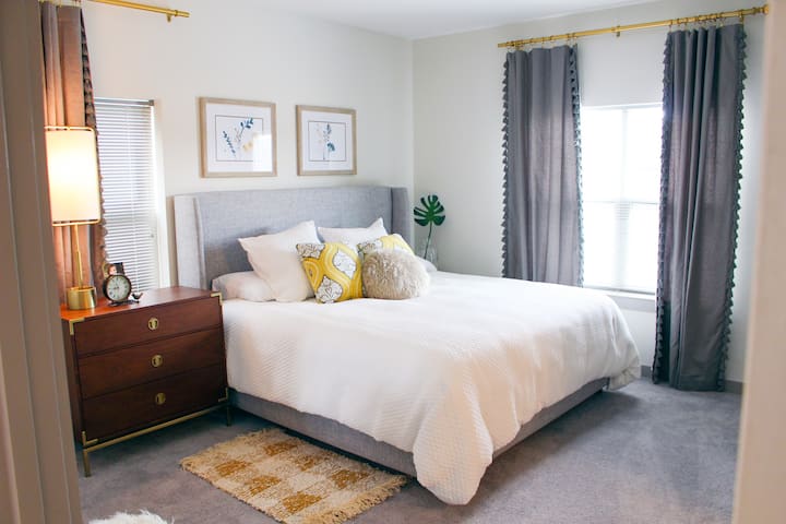 209  Luxury Downtown 2br / 2ba Condo, Sleeps 6! - Chattanooga, TN
