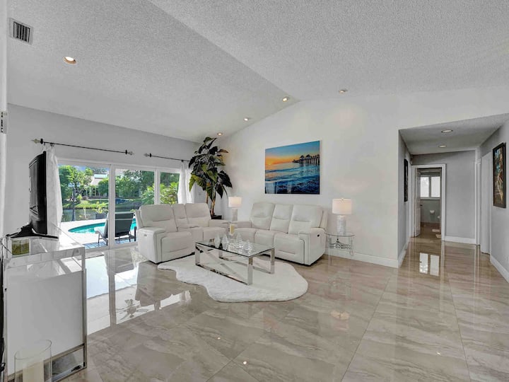 Calm & Fun At Jacaranda - Plantation, FL