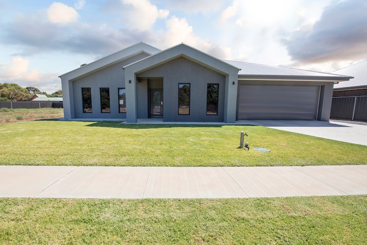Family Home Base - Swan Hill