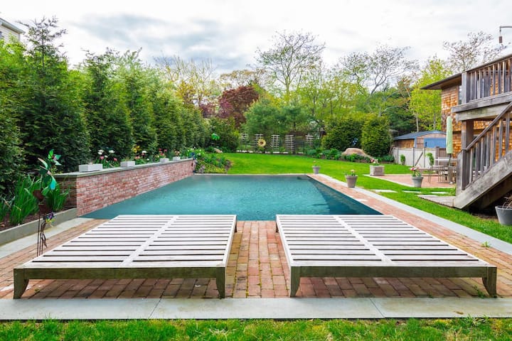 Sag Harbor Amazing Beach House  Awaits! - Sag Harbor, NY