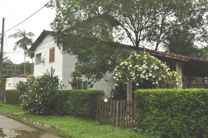 Casa Da Cerca Viva . - Paraty