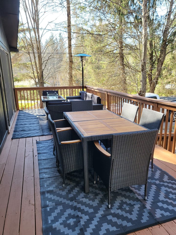 6bd Luxe Cabin - Pool, Game Room, Golf & More! - Lake Wallenpaupack, PA