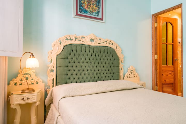 Standard Room, In Hostal Colonial, Havana. - Cuba
