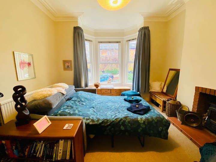 Spacious Double With Unique Period Features & Tv - Altrincham