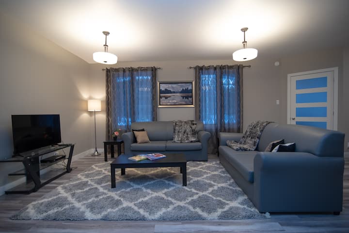 New!! Huge Luxury Chalet Laurentians Qc - Mont-Gabriel, QC