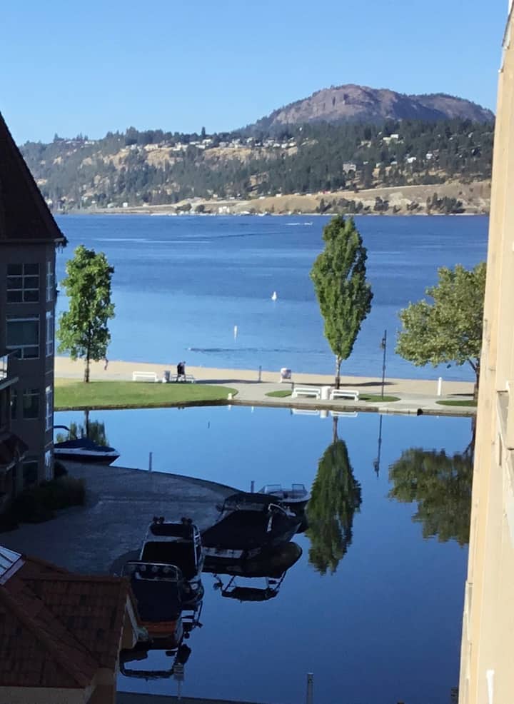 Discovery Bay, Modern 3 Bedroom Suite, 5th Floor - Kelowna