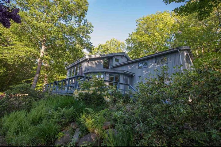 White Mountains Getaway: Waterville Valley,skiing - Campton, NH