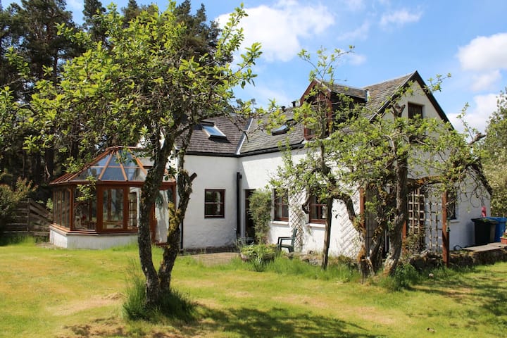 Idyllic Location With Cairngorms On Your Doorstep - Boat of Garten