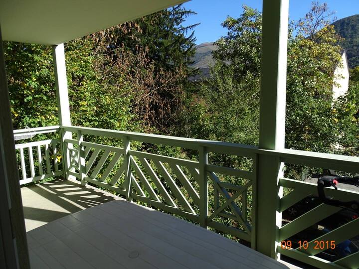 Agréable T2 Bis Centre Ville, Grd Balcon + Parking - Bagnères-de-Luchon