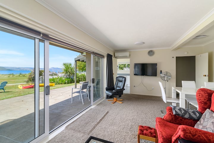 (2) Splendid Lakeside Retreat - Rotorua
