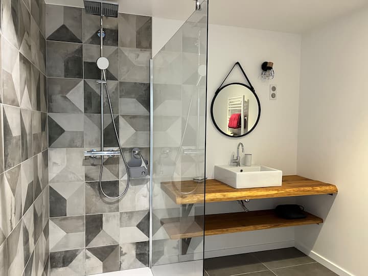 Double Ou Twin - Super Spacieuse - Salle De Bain - Vue Sur Jardin - Rdc - Hauterives