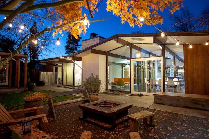 Mid Century Modern Home - Beaverton, OR