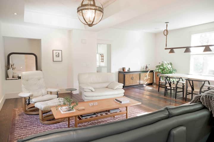 Spacious 3 Br Home In Inglewood (Walk Everywhere) - Calgary