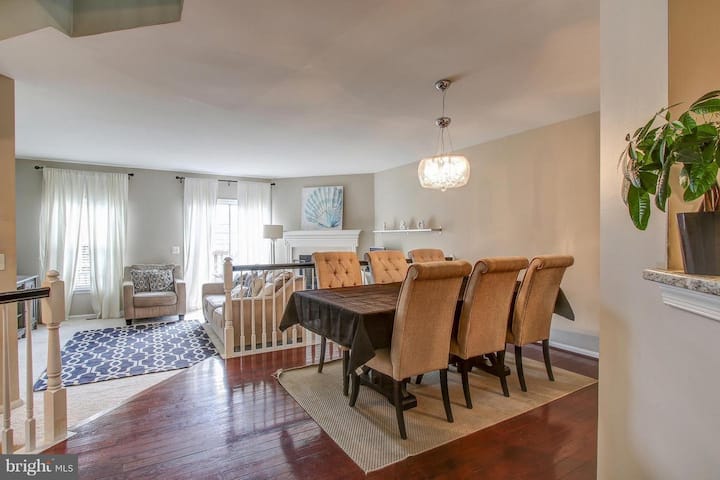 Increadibly Affordable, Beautiful Home In Nova - Gainesville, VA