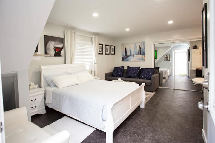 Chilliwack Romantic Studio Nest - Chilliwack