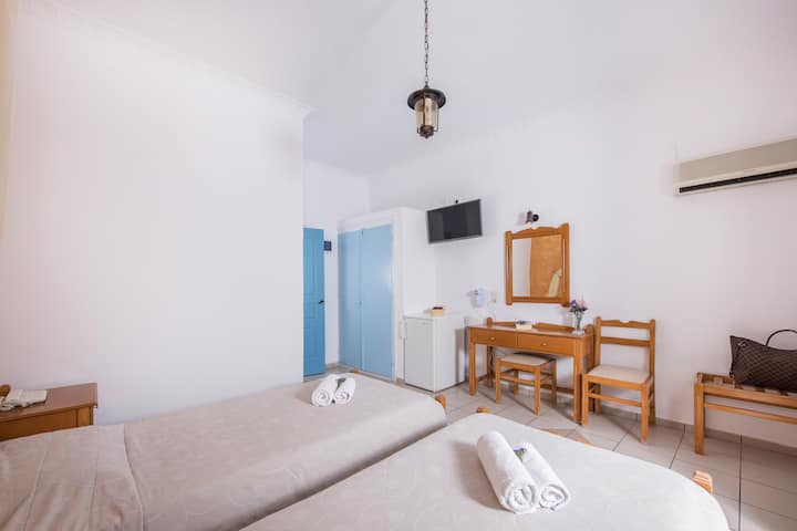 Private Double Room With A View In Karterados - Santorini