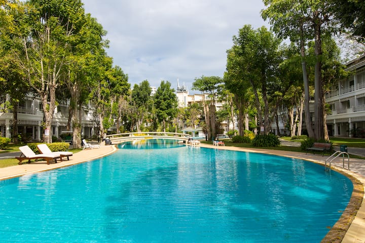 4br Great For Family With Garden And Gigantic Pool - Hua Hin
