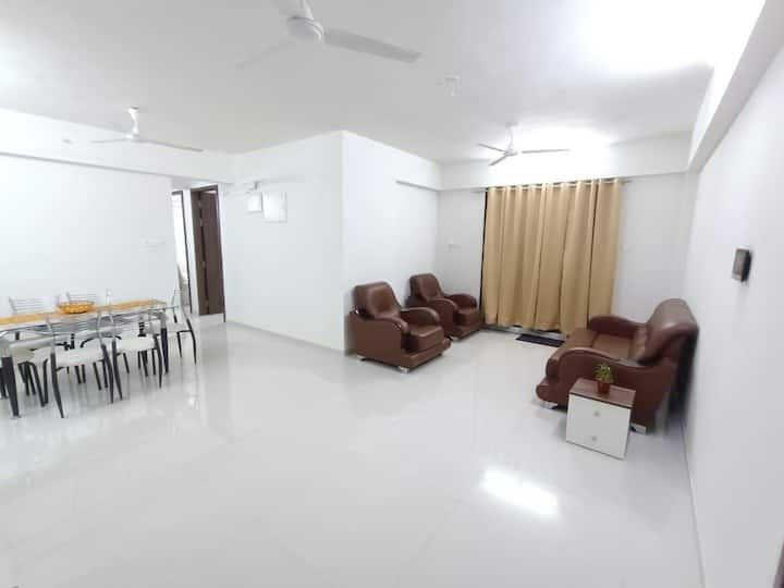 A Luxe Apartment Near Airport Just 400 Meters Away - Pune