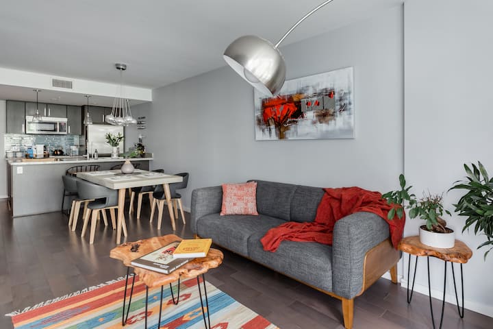 Olympic Village Condo Steps Away From Restaurants - Vancouver