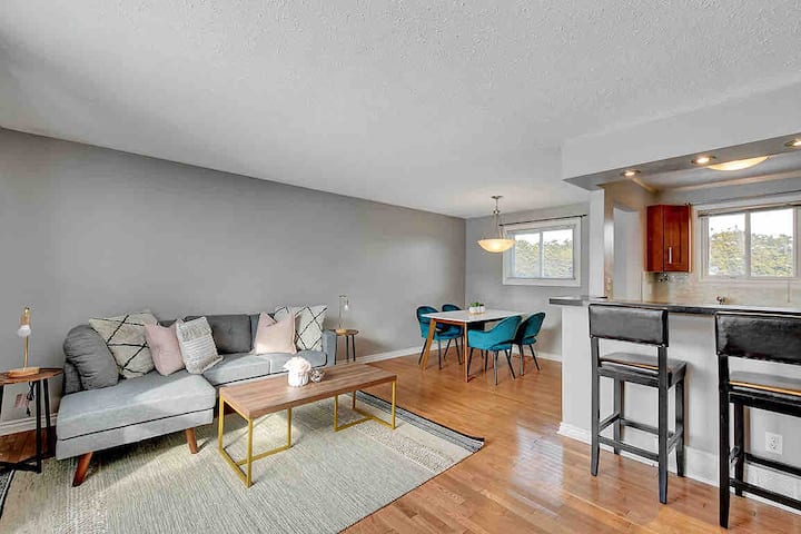 Stunning 3 Bedroom Bungalow In Kanata - Kanata