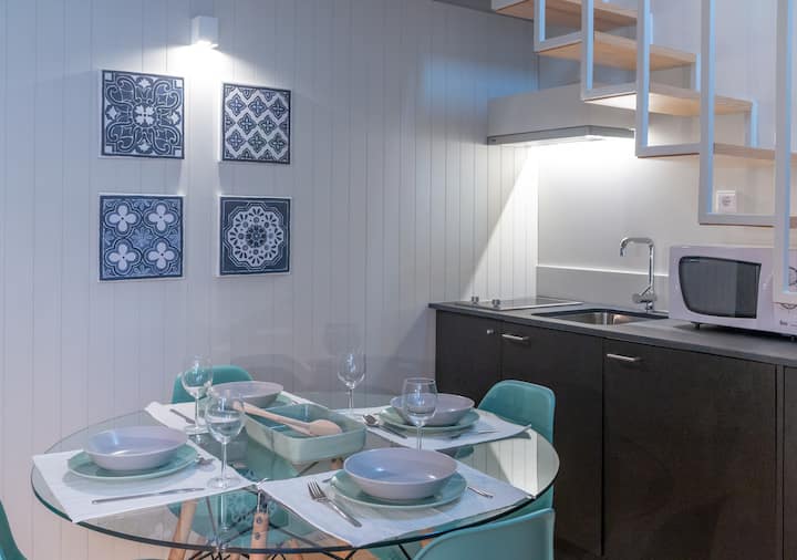 Prime Location: 4 Guests Next To Clérigos Tower - Oporto
