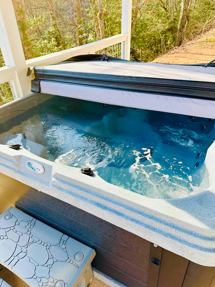 The Chickadee Nest Retreat Hot Tub Wifi - Franklin, NC