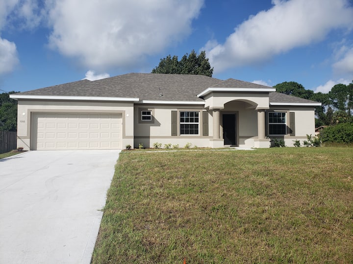 Restful Get Away In Palm Bay Is Waiting For You! - Palm Bay, FL