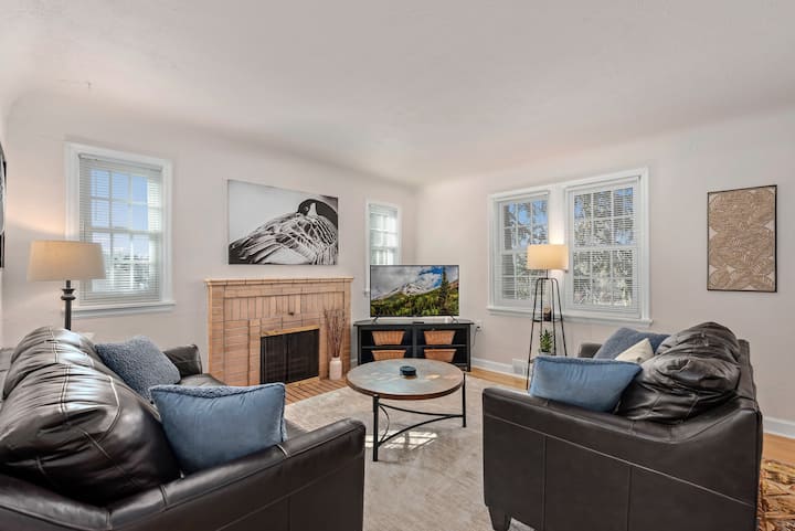 Cozy & Updated! Near Park, Main St. & Light Rail - Littleton, CO