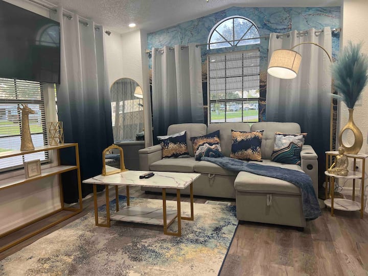 Luxury Tiny Cottage. Only 5 Miles From Disney! - Lake Buena Vista, FL