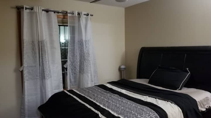 Home In Eden Prairie Available - Eden Prairie, MN