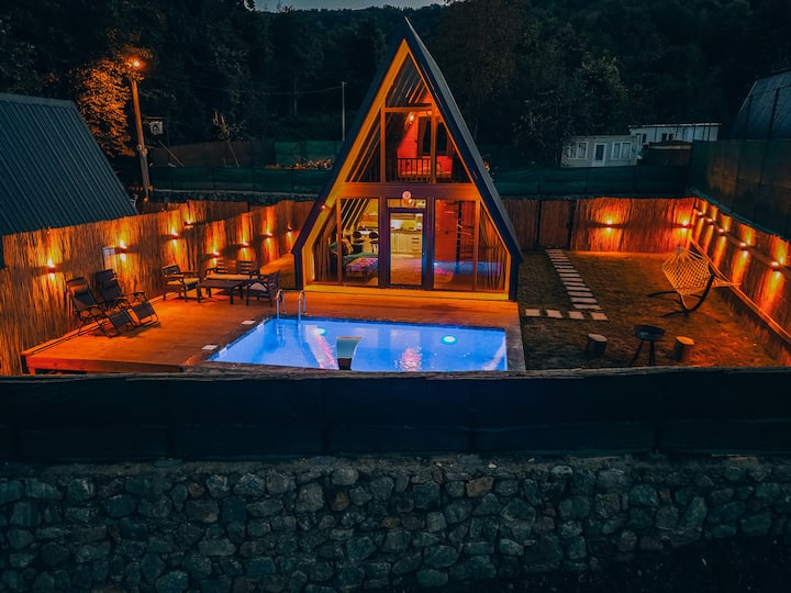 ıSıtmalı Havuzlu Göl Manzaralı 1+1  Bungalow - Sapanca