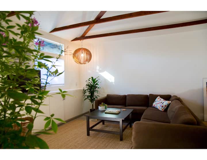 Best Location Universal Studios Modern Guest House - Los Angeles, CA